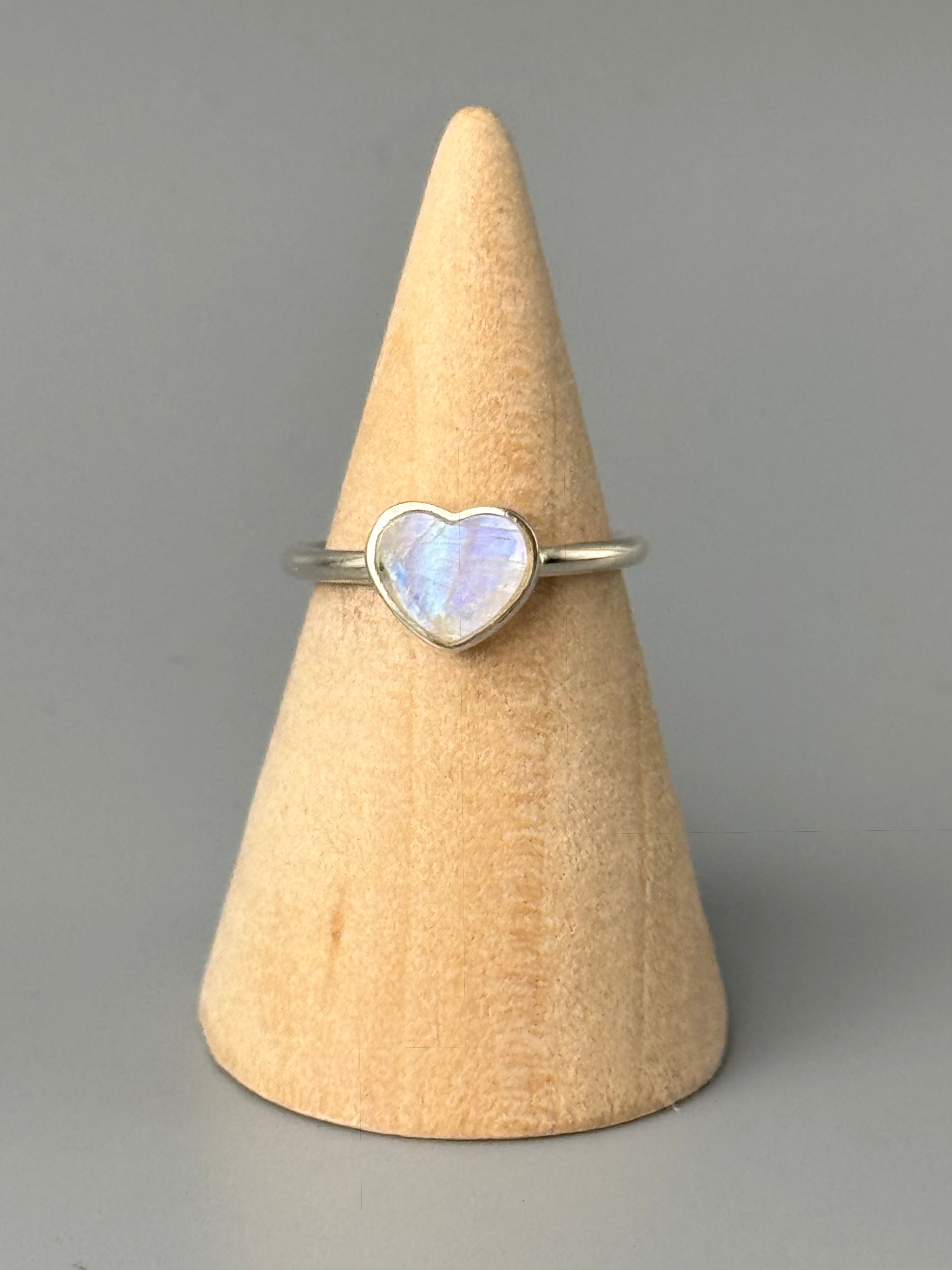 •RAINBOW MOONSTONE - HEART• silver ring (various sizes)