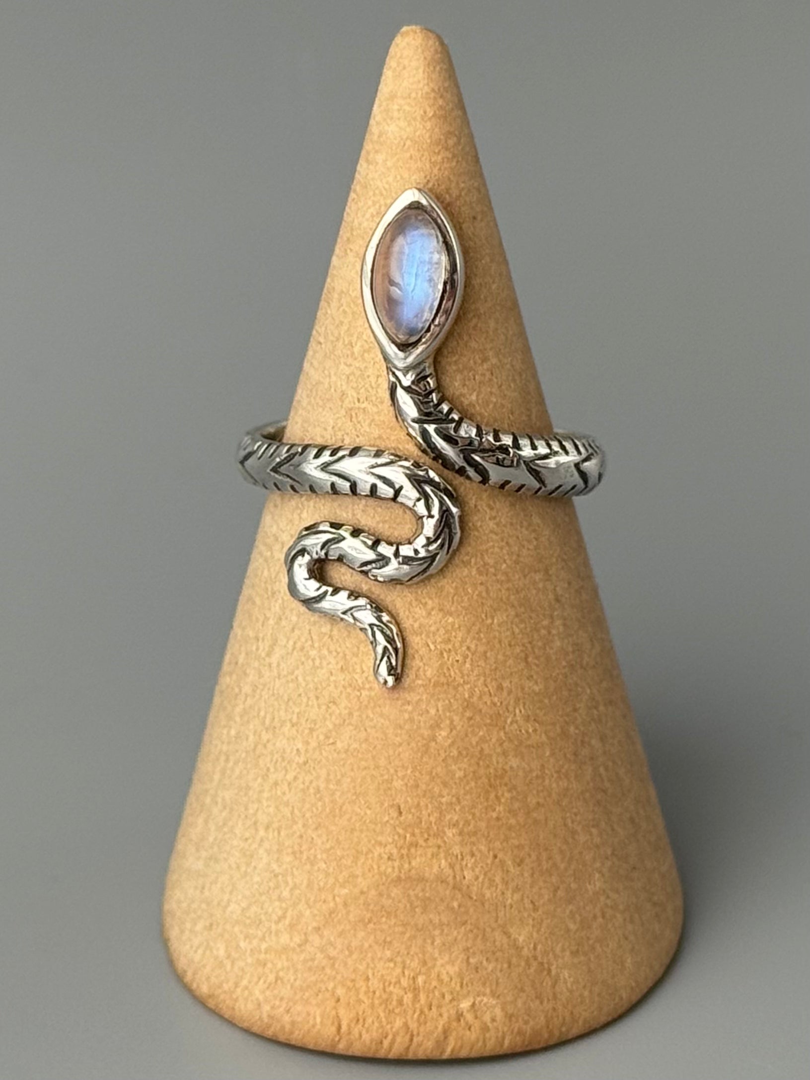 •RAINBOW MOONSTONE - SLITHER• adjustable silver ring